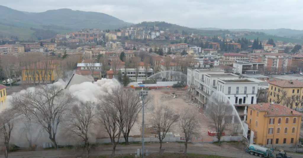 Demolito lo stabilimento ex Galbani, dismesso da oltre 20 anni | Bucci